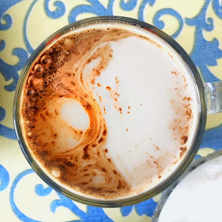 How To Make A Latte At Home (Easy 4 Step Guide!)